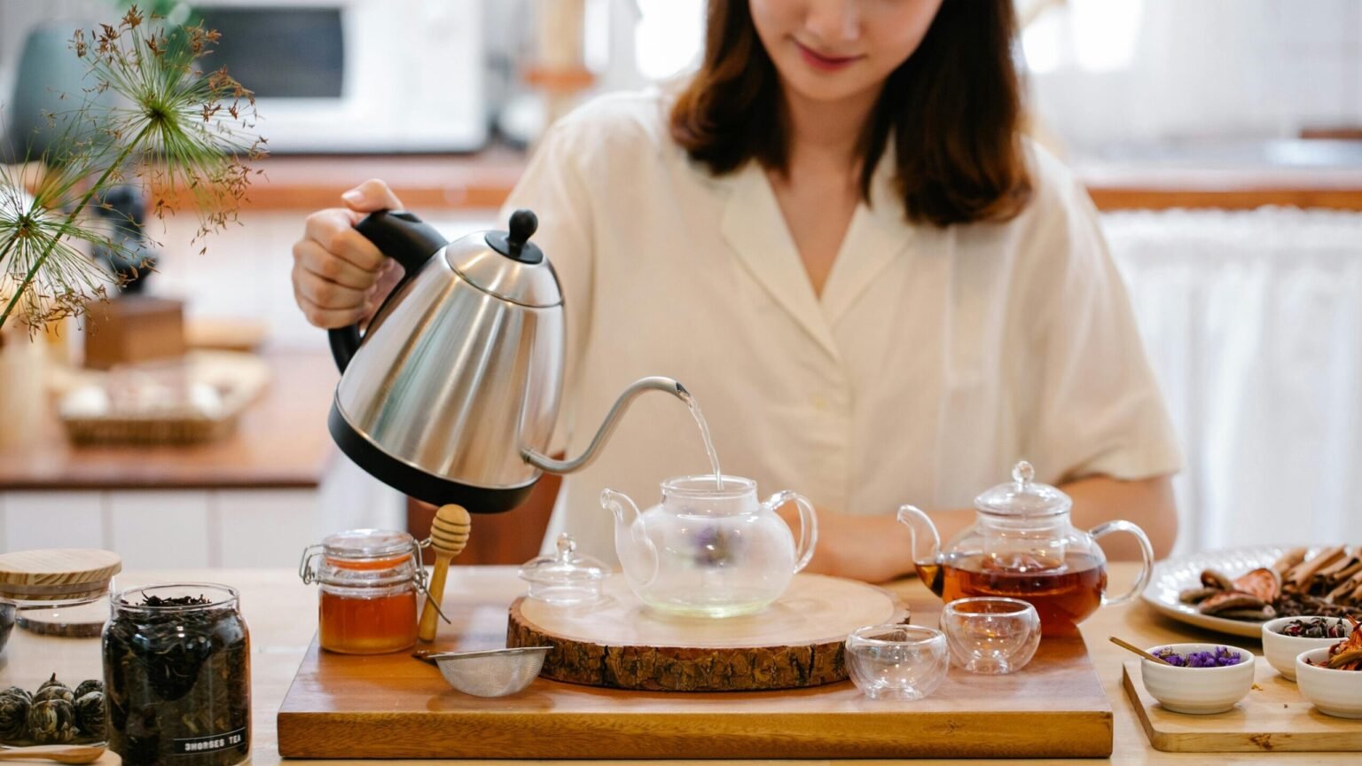 Brewing Tea Temperature: Expert Tips for the Perfect Steep!